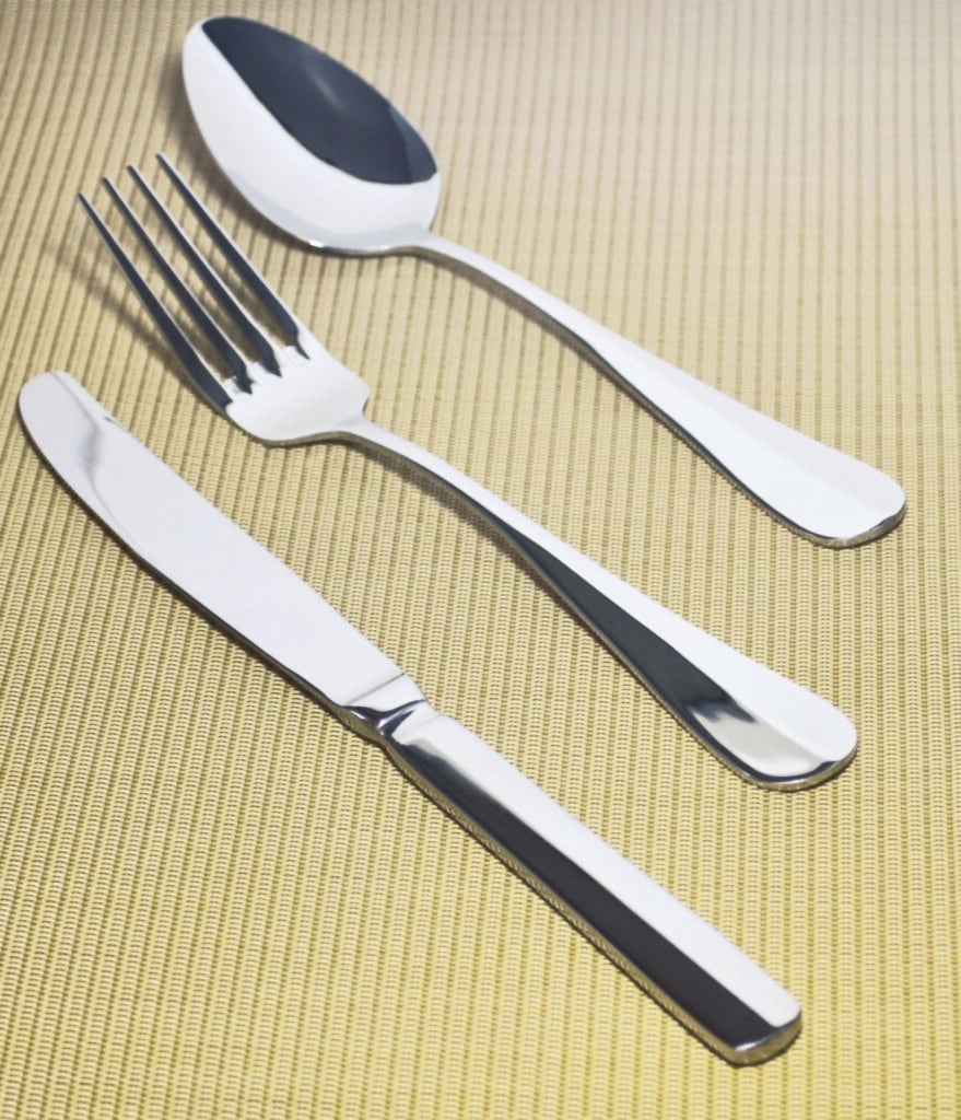 Cubiertos: ¿Cómo disponer y usarlos correctamente en la mesa?